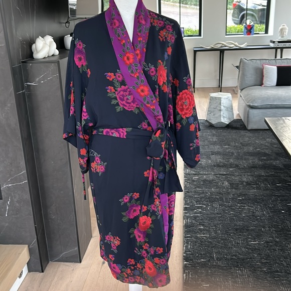 Natori | Intimates & Sleepwear | Natori Satin Floral Robe | Poshmark
